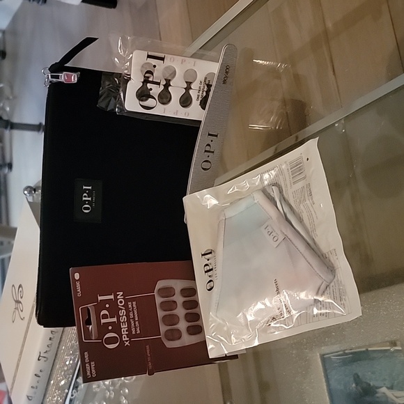 OPI | Makeup | Opi Set Black Velvet Bag Mask Buffer Nails Toe Separator ...